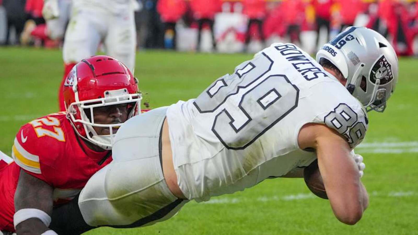 Have teams figured out how to stop Raiders TE Brock Bowers? | Yardbarker