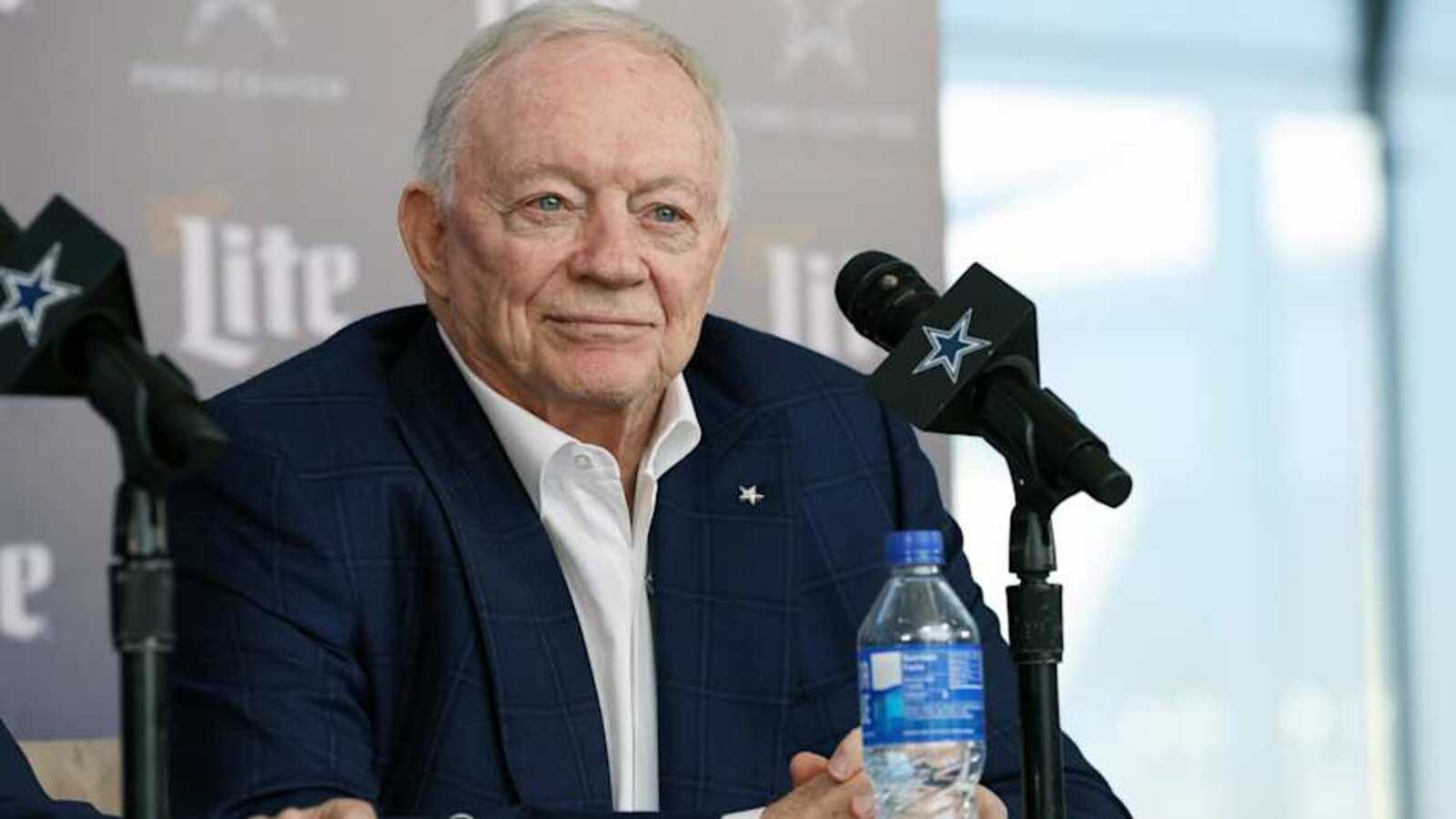 Jerry Jones let’s Cowboys players know they shouldn’t complain about ...