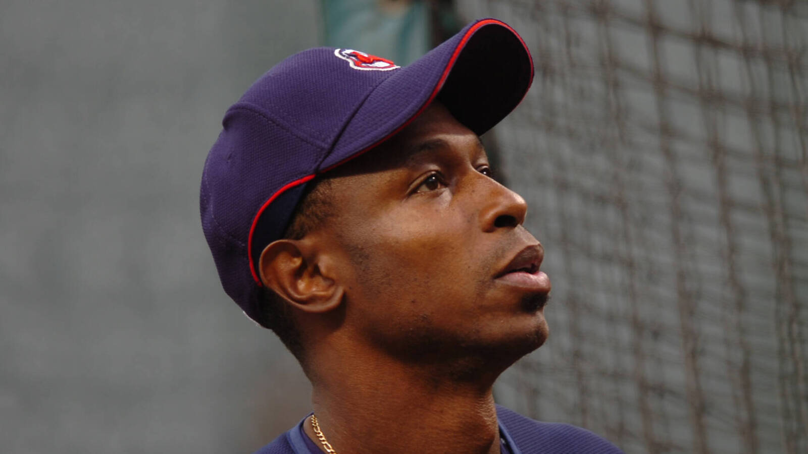 Kenny Lofton sued, accused of sending lewd photos | Yardbarker