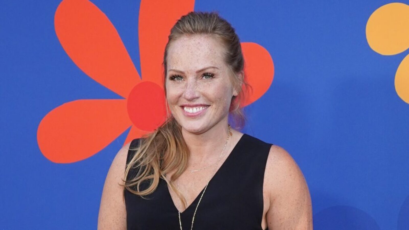 HGTV Stars Support Mina Starsiak Hawk Following Heartbreaking Loss ...