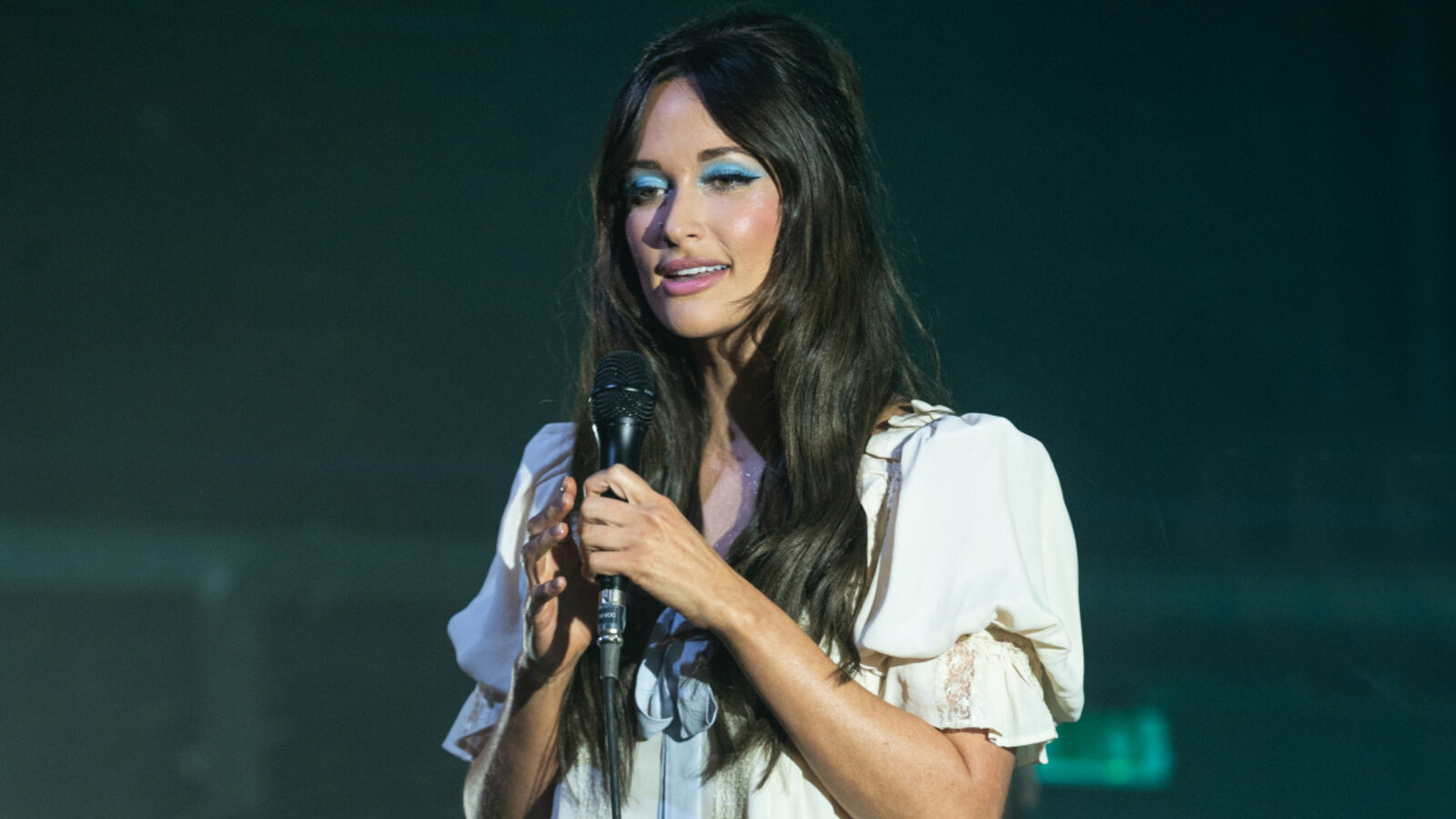 Superstar Walks Down Nashville's Broadway Unnoticed by Crowd | Yardbarker