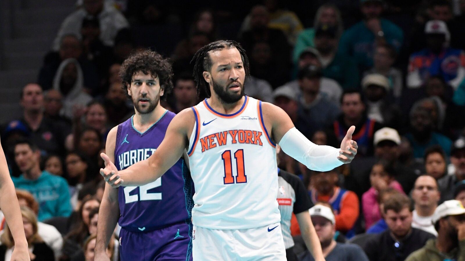 Knicks’ superstar guard catches odd stray from Hall of Fame college ...