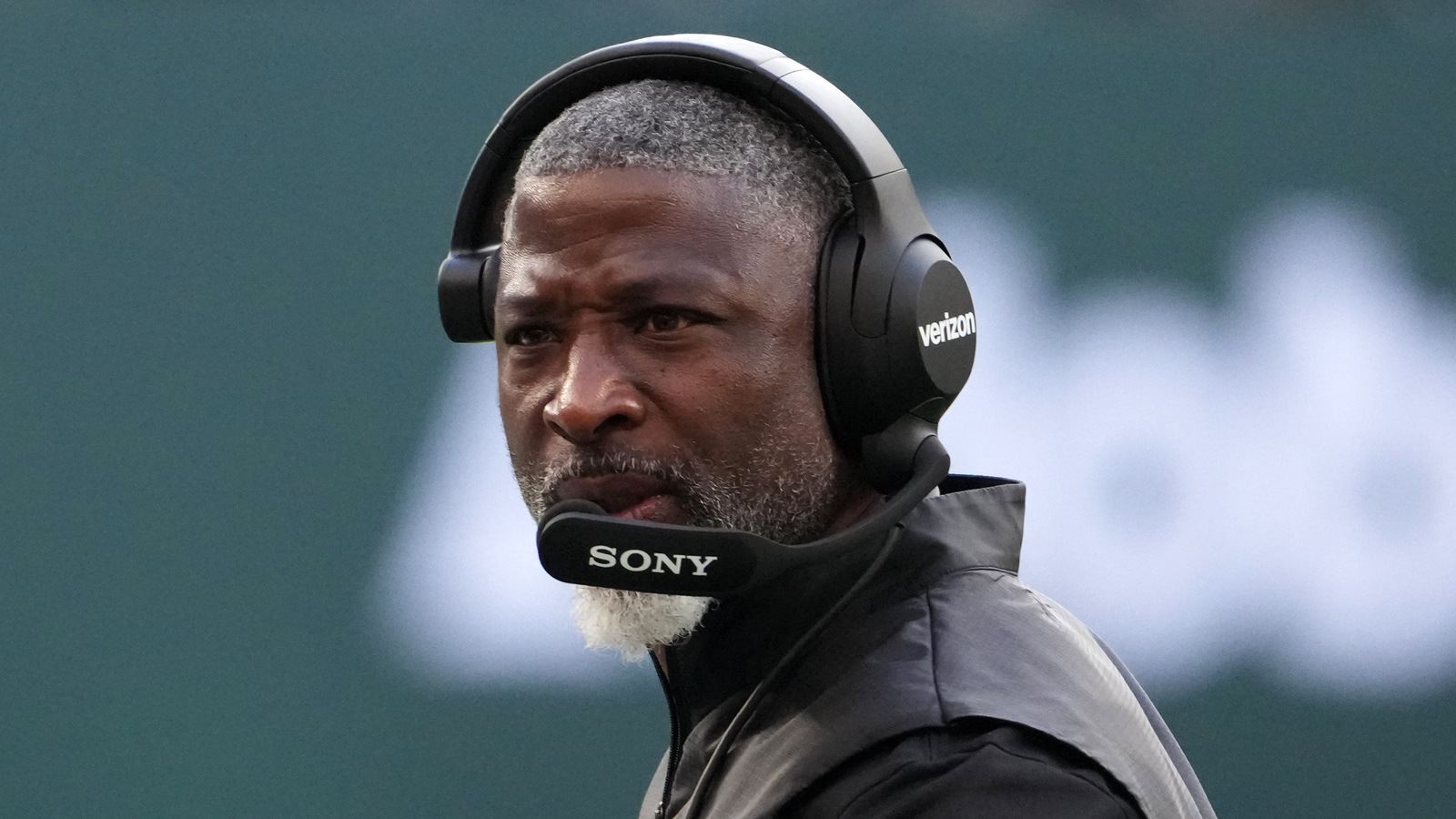 Aaron Glenn Makes Bizarre Justin Fields Claim During Presser | Yardbarker