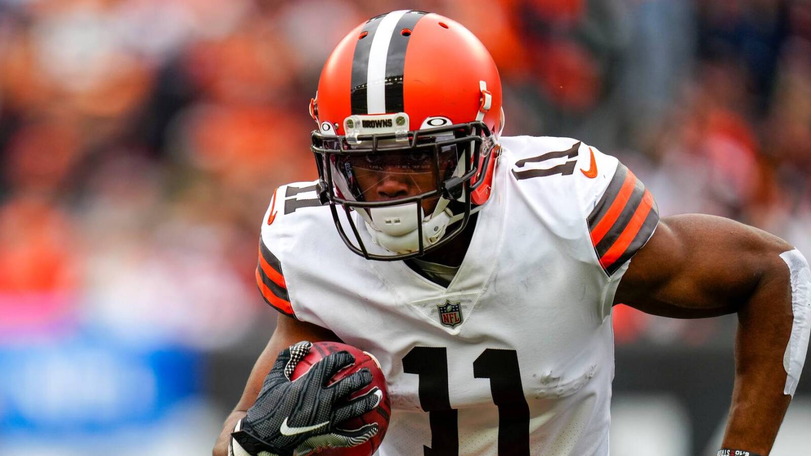Browns wearing white facemask for third time in franchise history ...