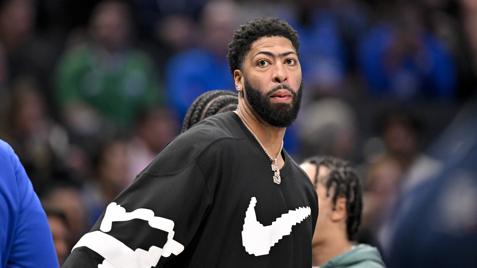 Dallas Mavericks Expected To Trade Anthony Davis, Keep Kyrie Irving ...