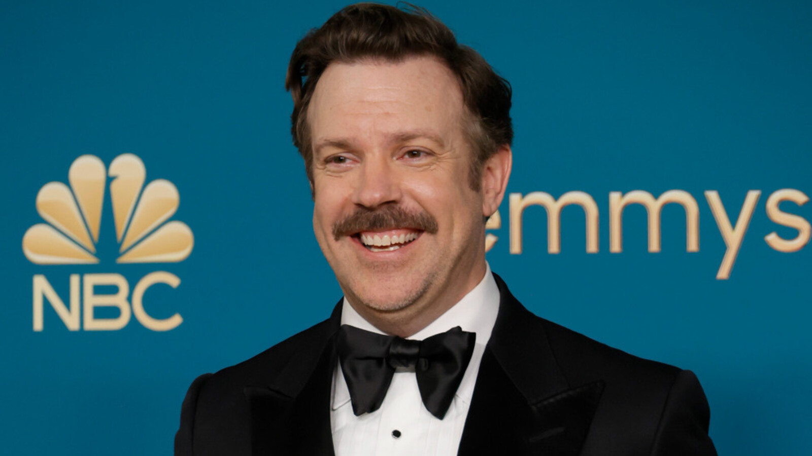 Jason Sudeikis finds dating 'daunting and overwhelming' | Yardbarker