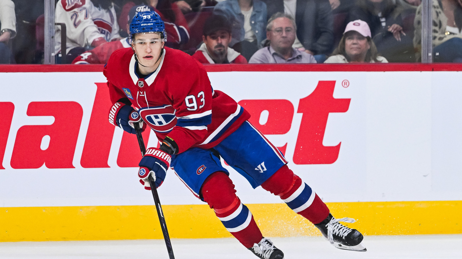 Atmosphere at the Bell Centre: Ivan Demidov thanks fans (in French ...