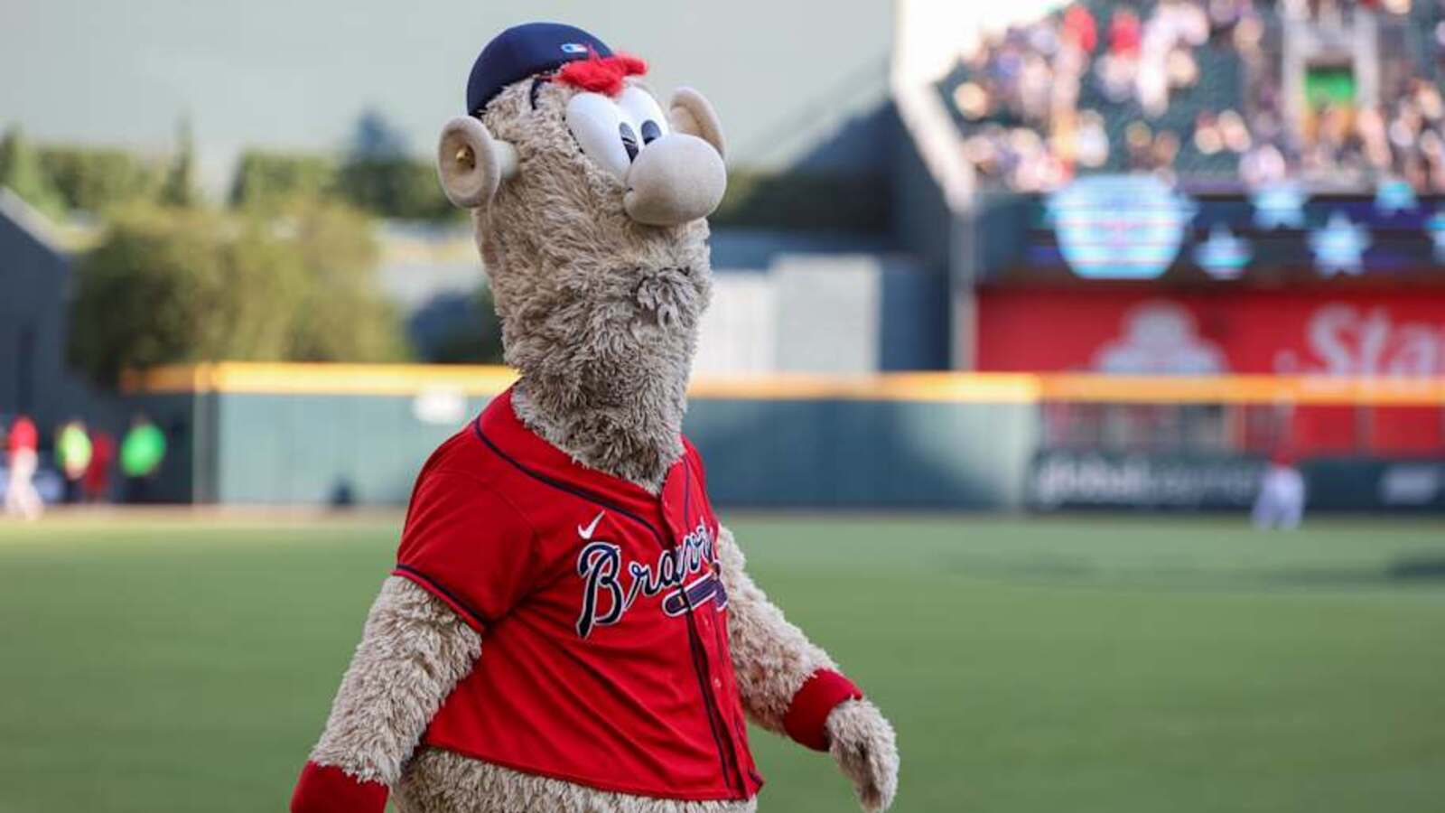 Braves Mascot 'Blooper' Throws Major Shade After Chris Sale Wins Post ...