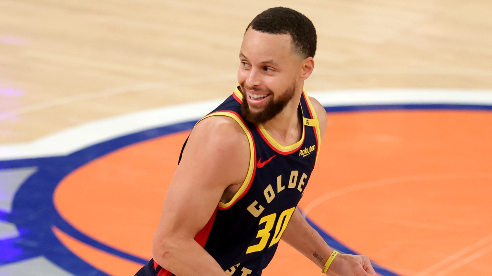 Warriors Make Historic Steph Curry Announcement During Knicks Matchup ...