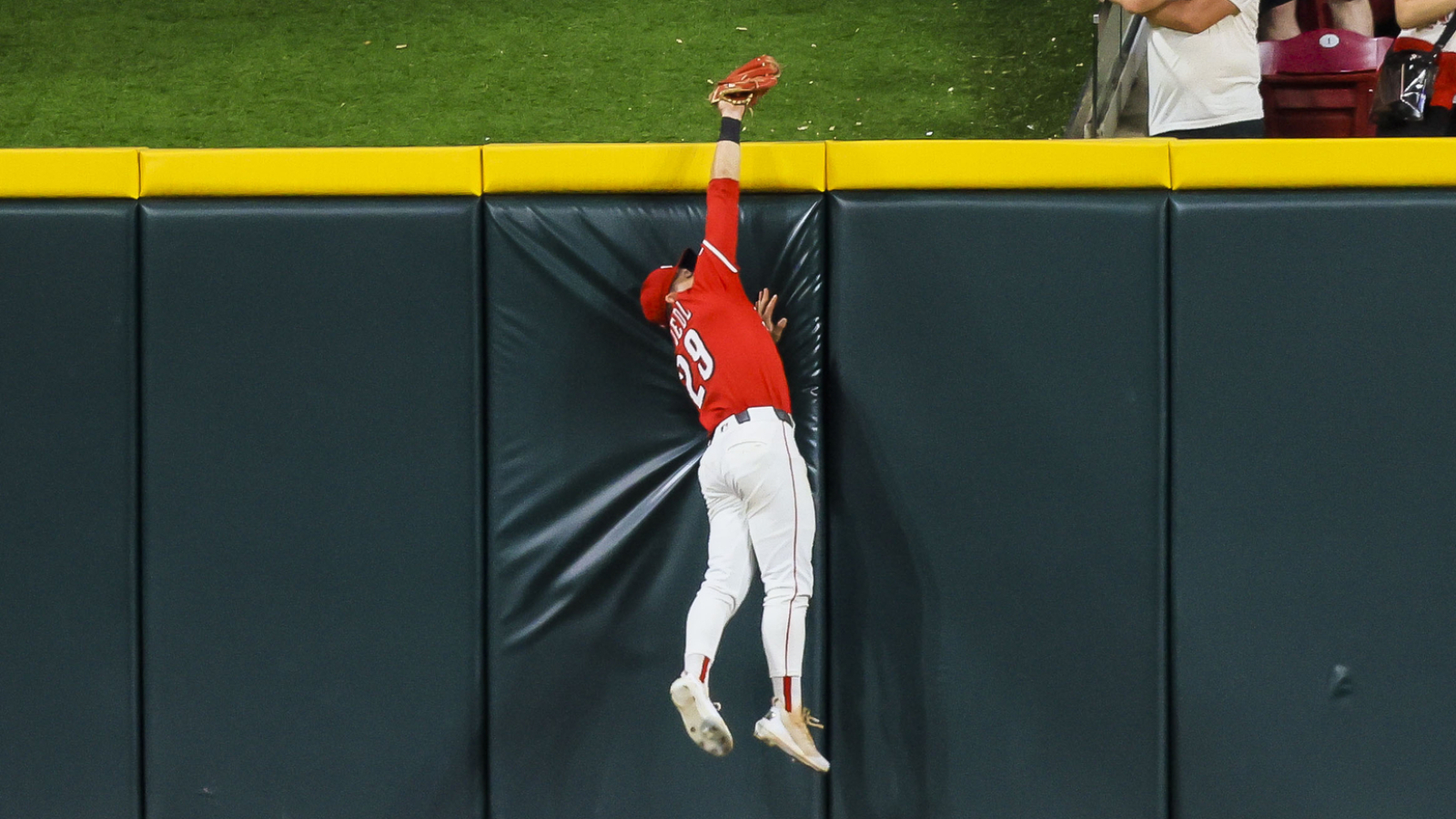 TJ Friedl calls game vs. Brewers with home run-saving catch | Yardbarker