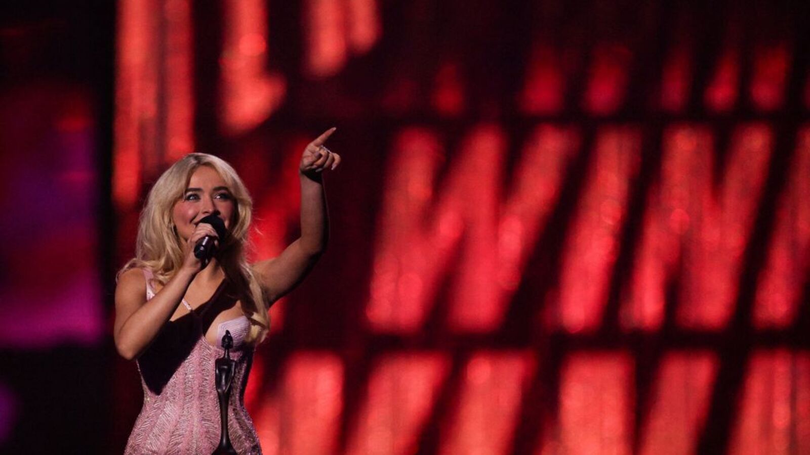 Sabrina Carpenter on Singing About Sexuality: 'Why Is This Taboo ...