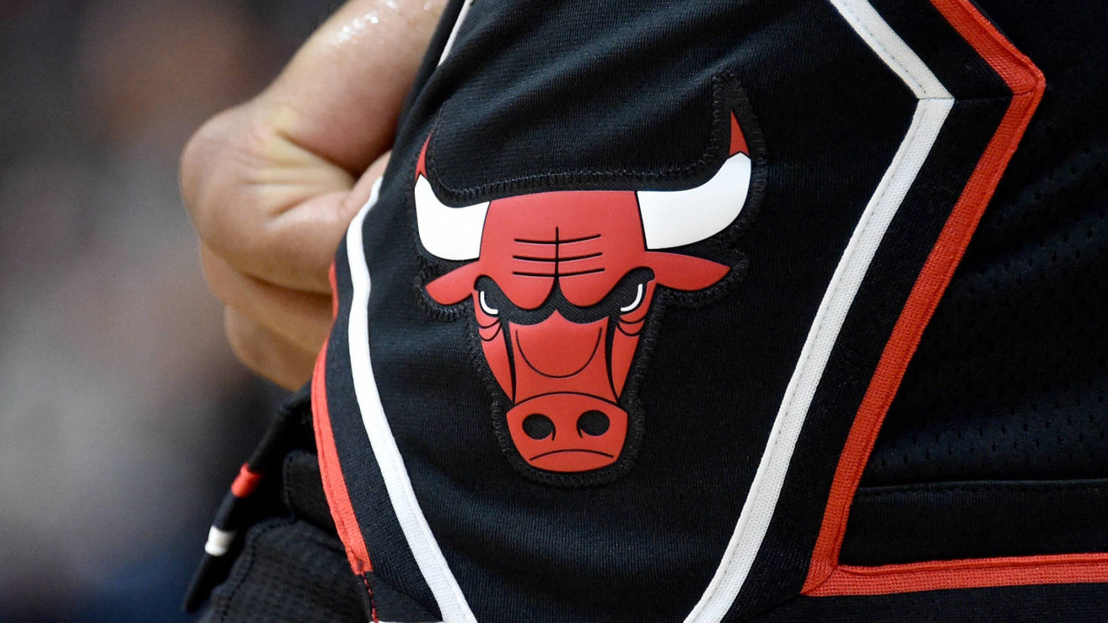 Six Bulls championship rings sell for $255K at auction | Yardbarker