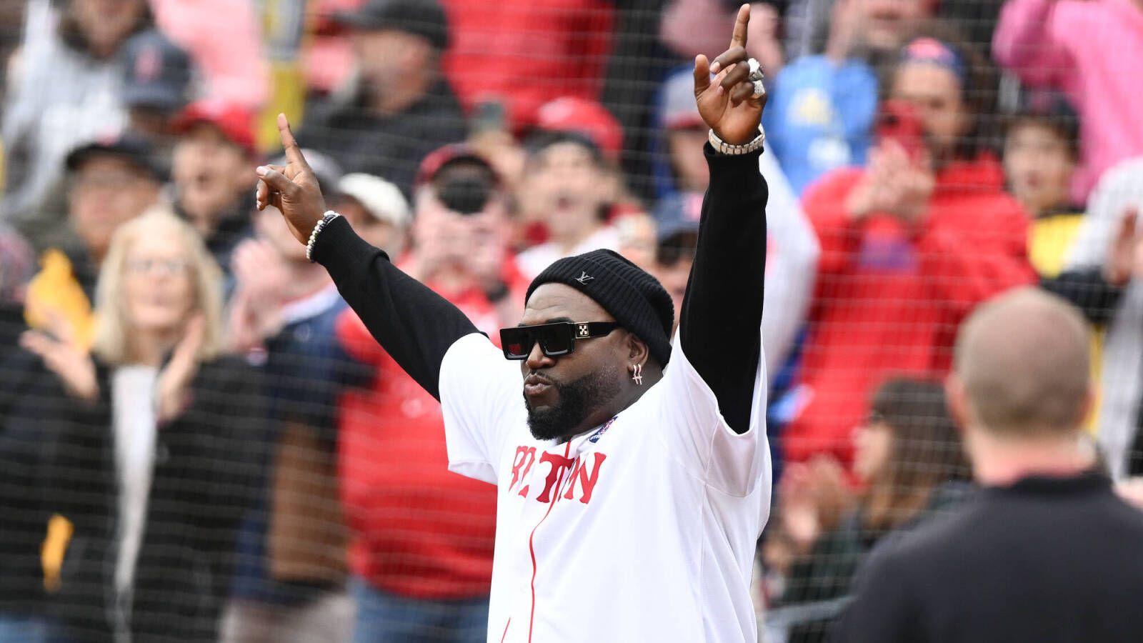 Watch: David Ortiz pranks Derek Jeter with custom Red Sox jersey | Yardbarker