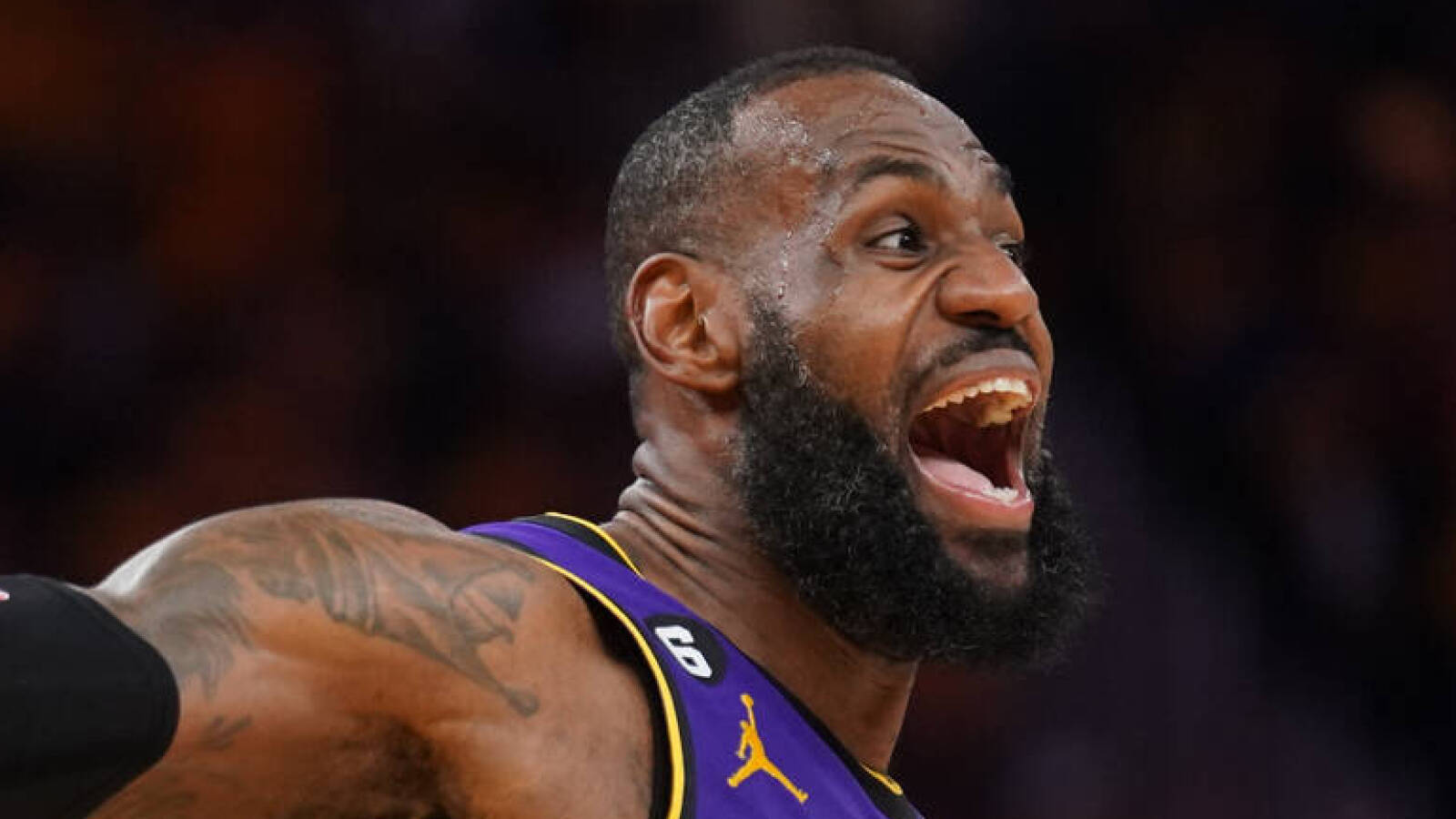 LeBron shows unbelievable hustle in win over Warriors | Yardbarker