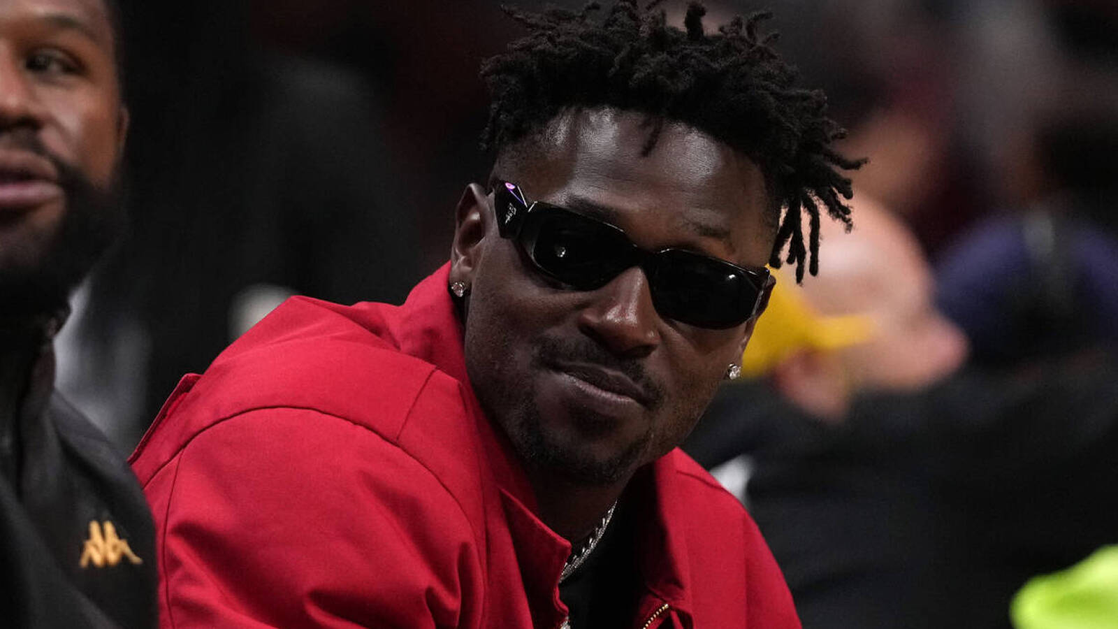 Antonio Brown promoting music while still on the run from the police ...