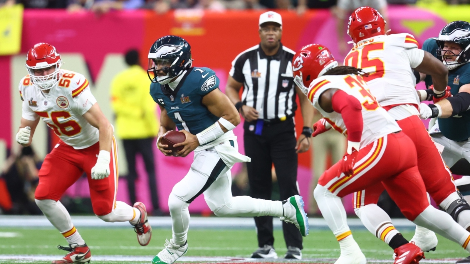 Super Bowl LIX: NFL fans blast Fox over new scorebug debuted during ...