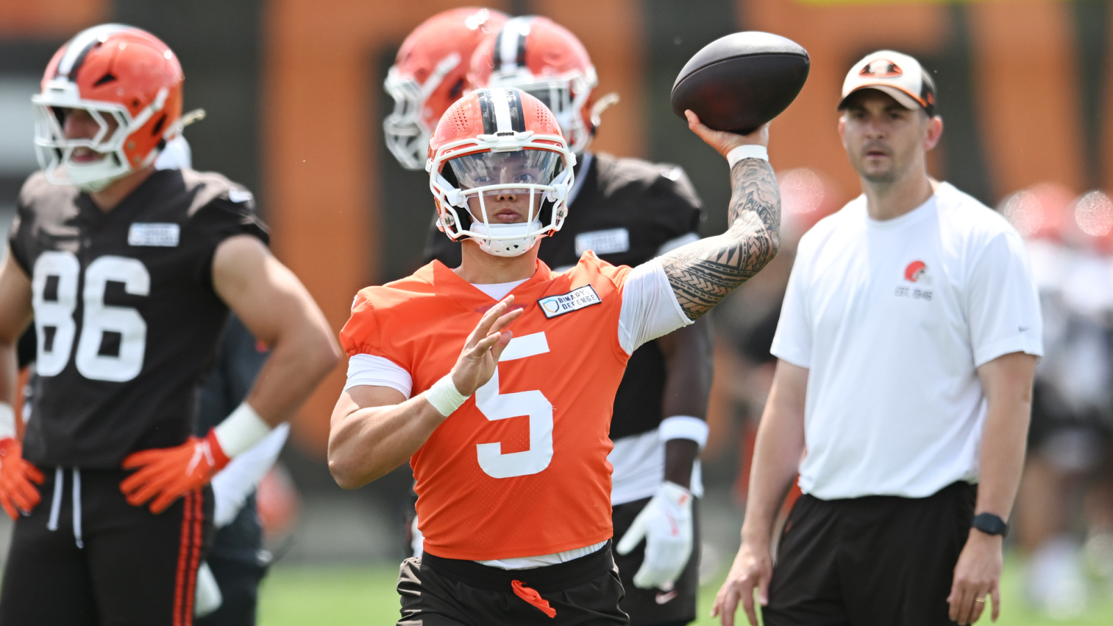 AFC Notes: Dillon Gabriel, DeAndre Hopkins, Shemar Stewart, Bengals ...