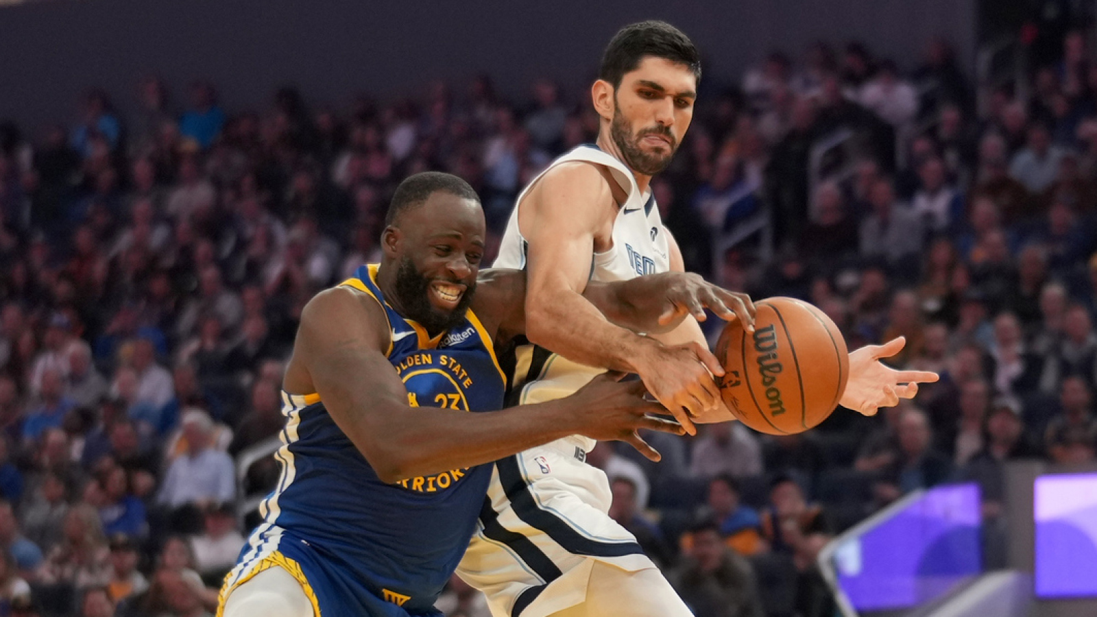 Warriors' Draymond Green makes another embarrassing dirty play | Yardbarker