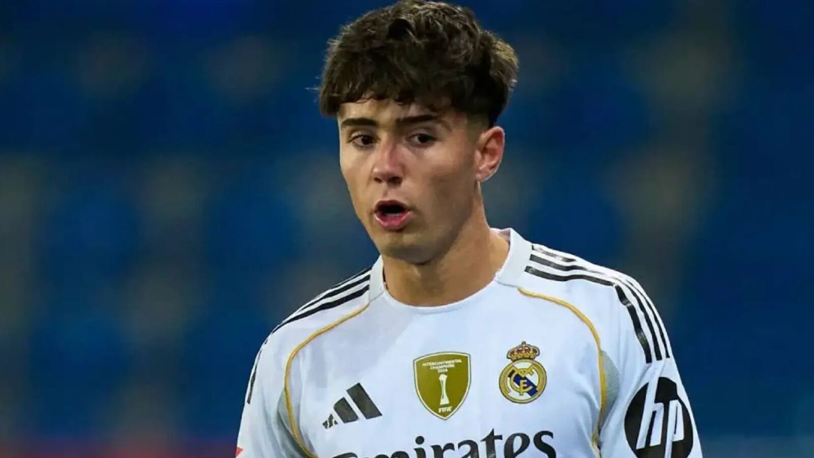 Report: Arsenal target versatile Spanish defender who can play as a CB ...