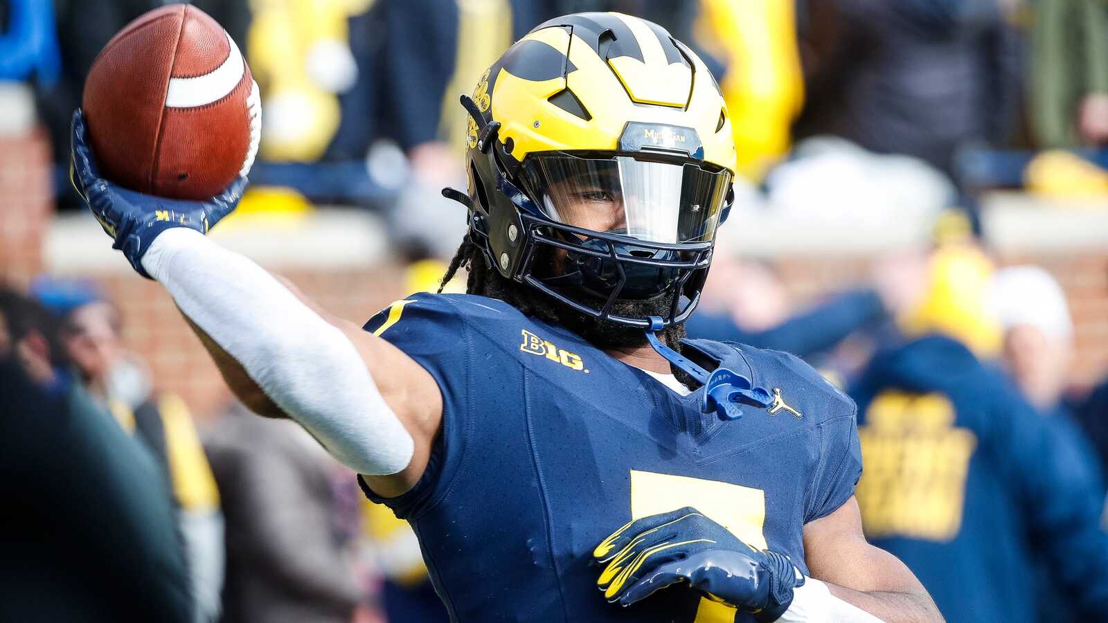 Watch: RB completes huge pass to help Michigan beat Ohio State | Yardbarker