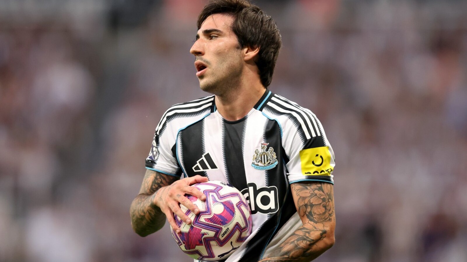 Chelsea eye move for Premier League midfield enforcer as Enzo and ...