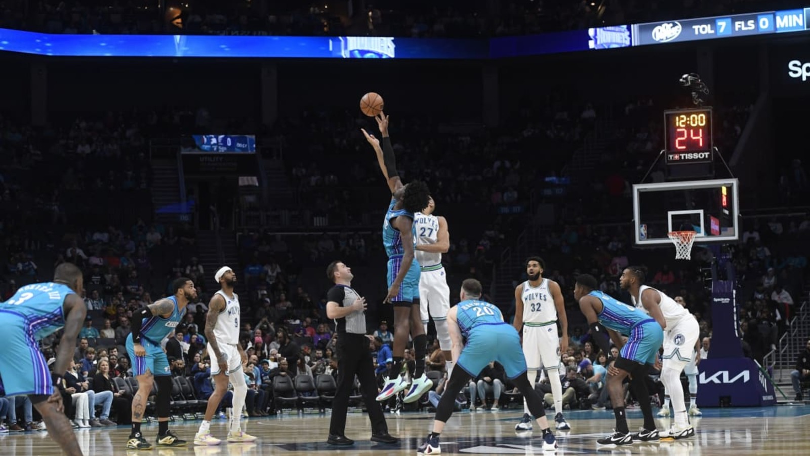 Timberwolves' Big Men Put Away Hornets, 123-117 | Yardbarker
