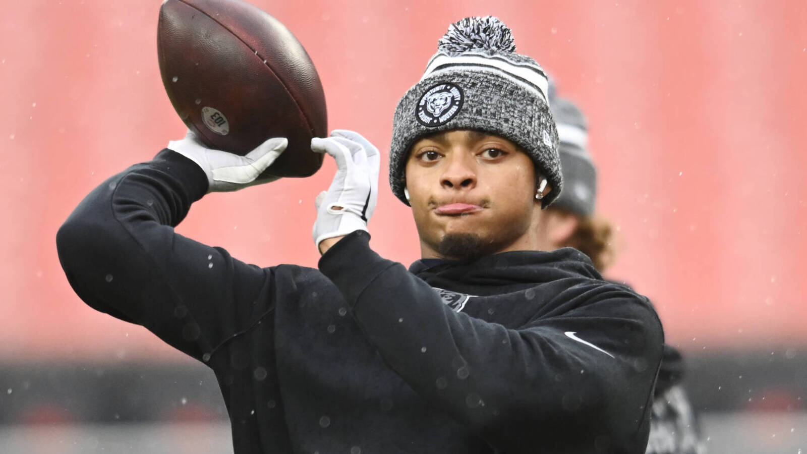 Justin Fields focusing on 'little things' amid QB competition | Yardbarker