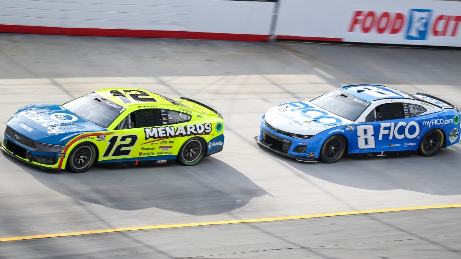 Kyle Busch hits pit crew member in Food City 500 at Bristol | Yardbarker