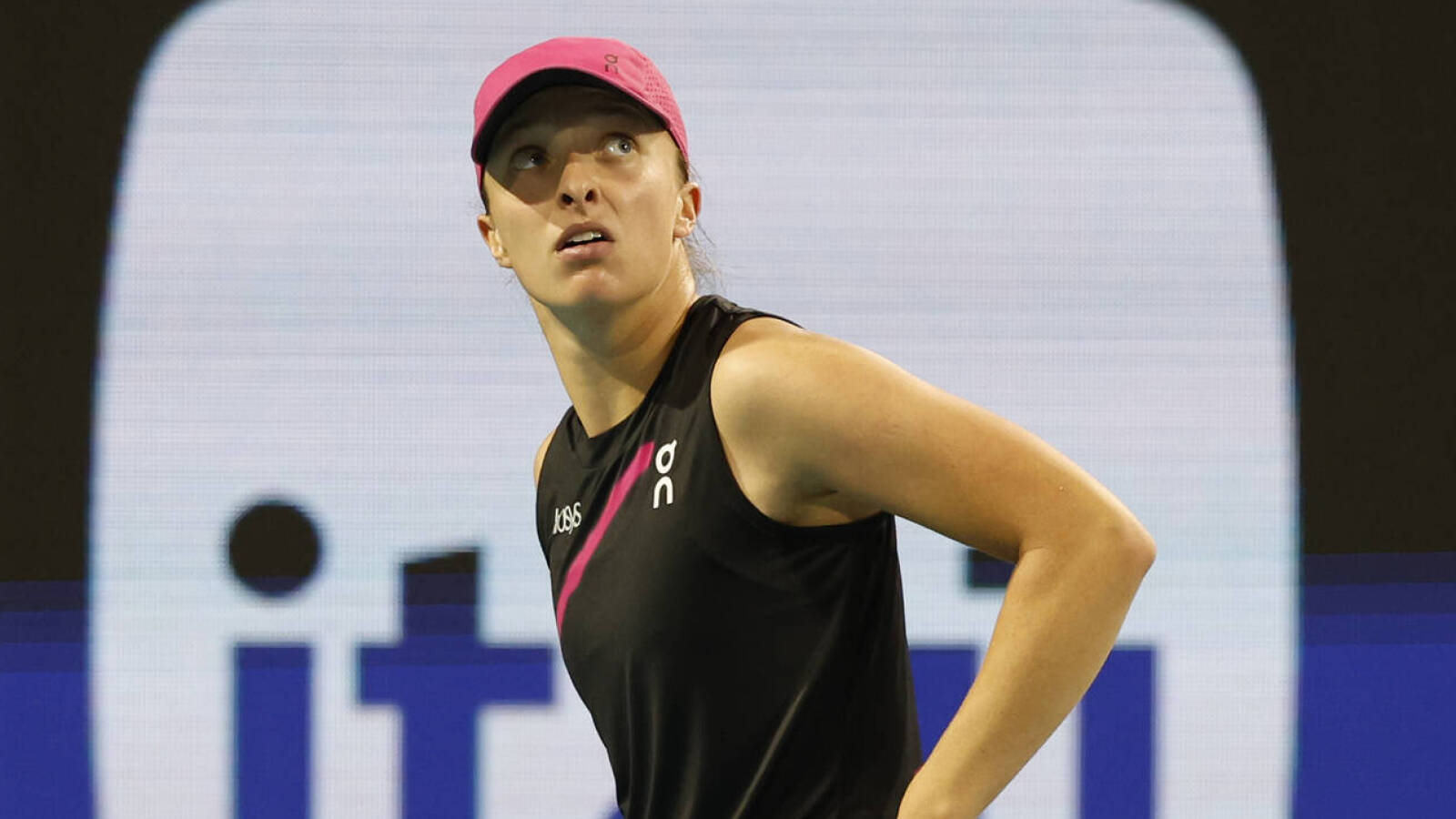 Iga Swiatek, Naomi Osaka react to crowd after French Open match - TodaysChronic