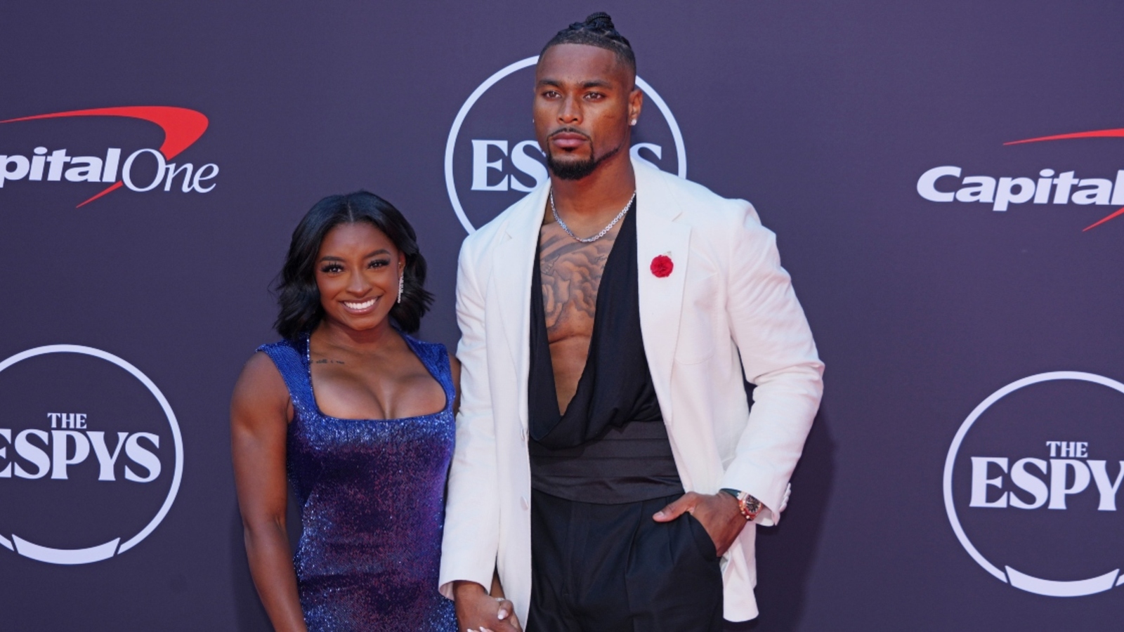 Simone Biles wears custom Jonathan Owens coat for Bears vs. Rams ...