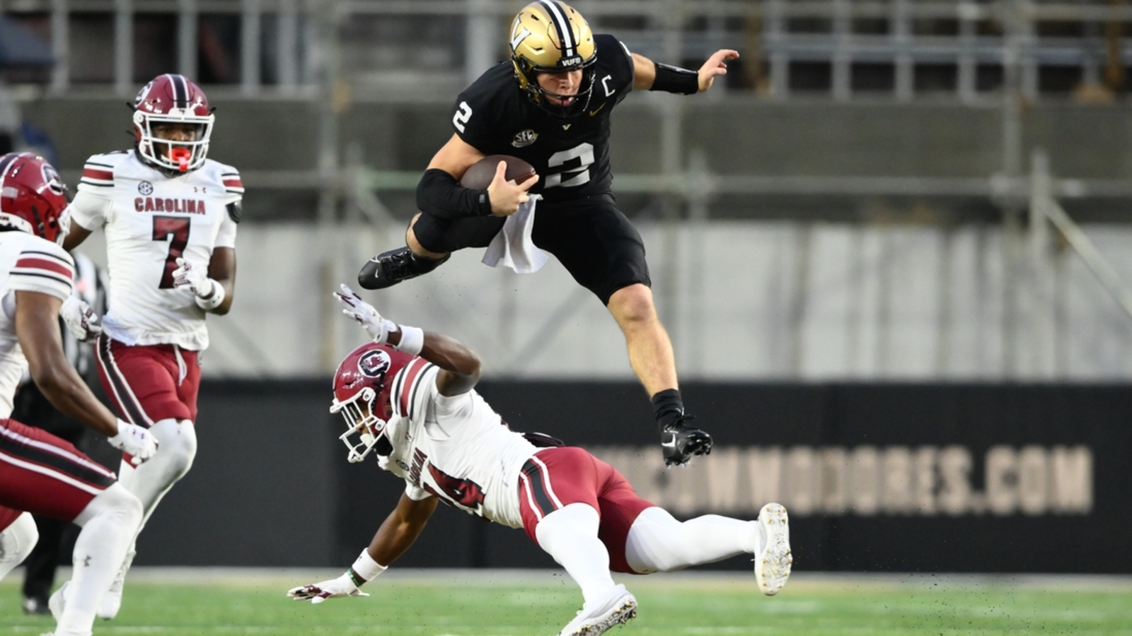 LaNorris Sellers, Raheim Sanders lead South Carolina to easy win at ...