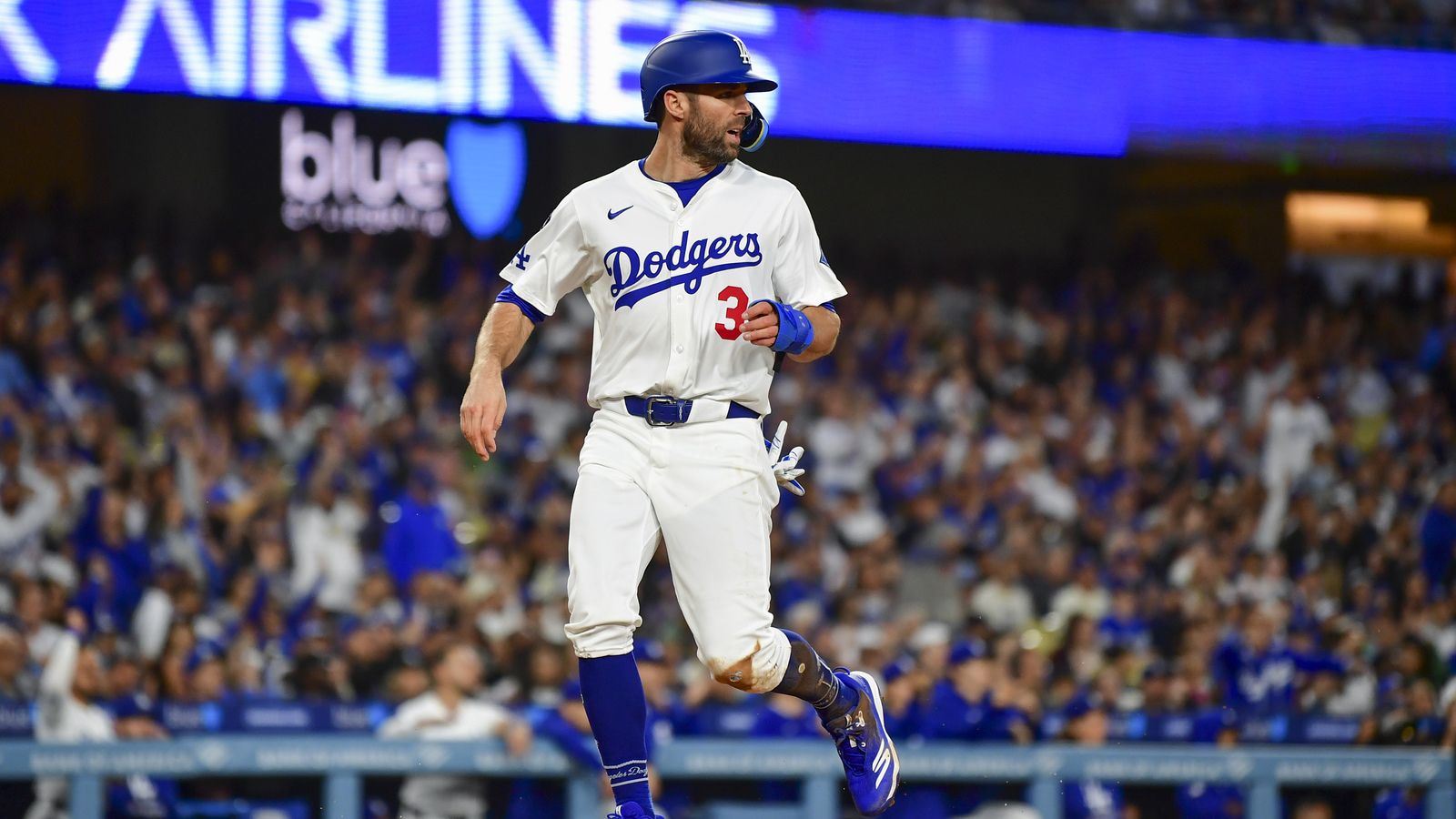 Beloved former Dodgers champion signs deal with Angels | Yardbarker
