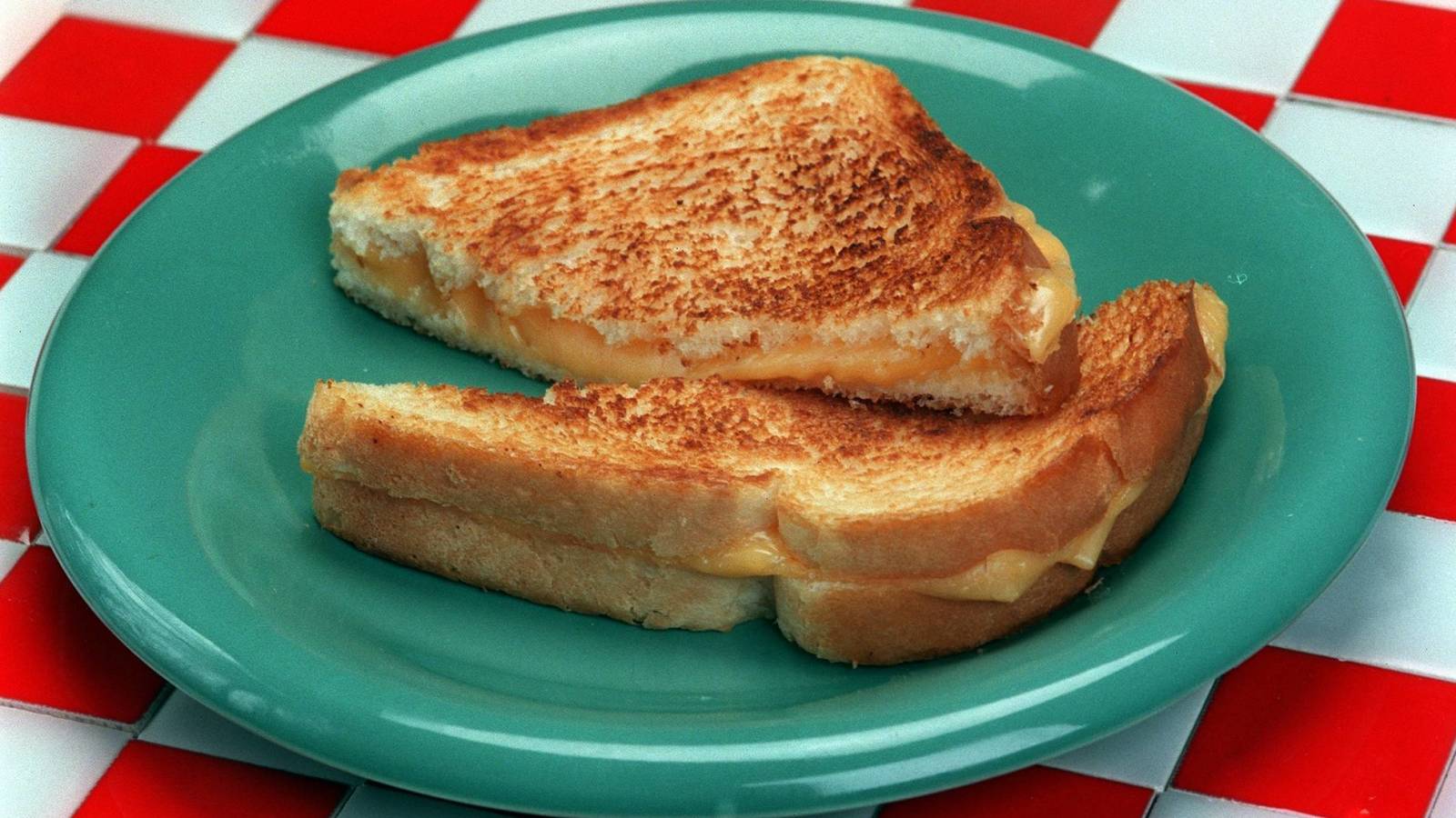 20 foods you didn’t know you could make in an air fryer | Yardbarker