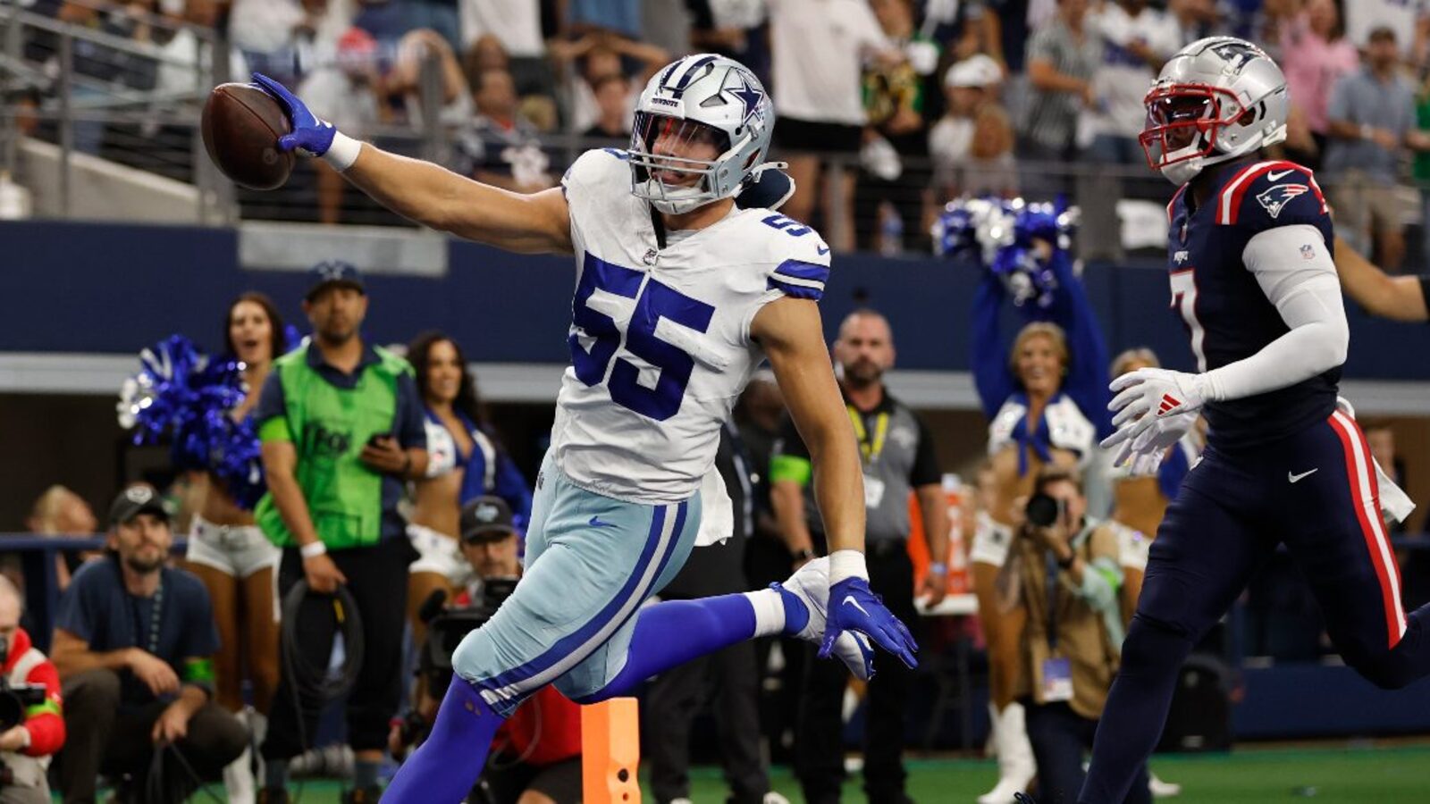 Cowboys owner Jerry Jones releases statement following Leighton Vander ...