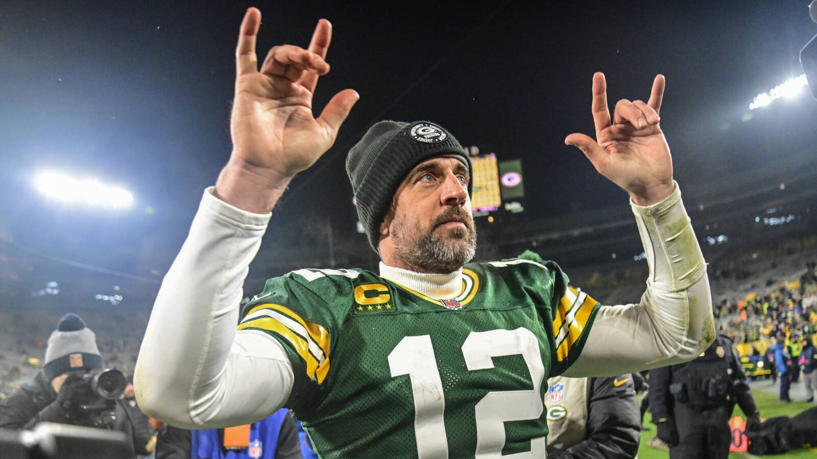 Packers' Aaron Rodgers blasts 'horse----' report about hand signals ...