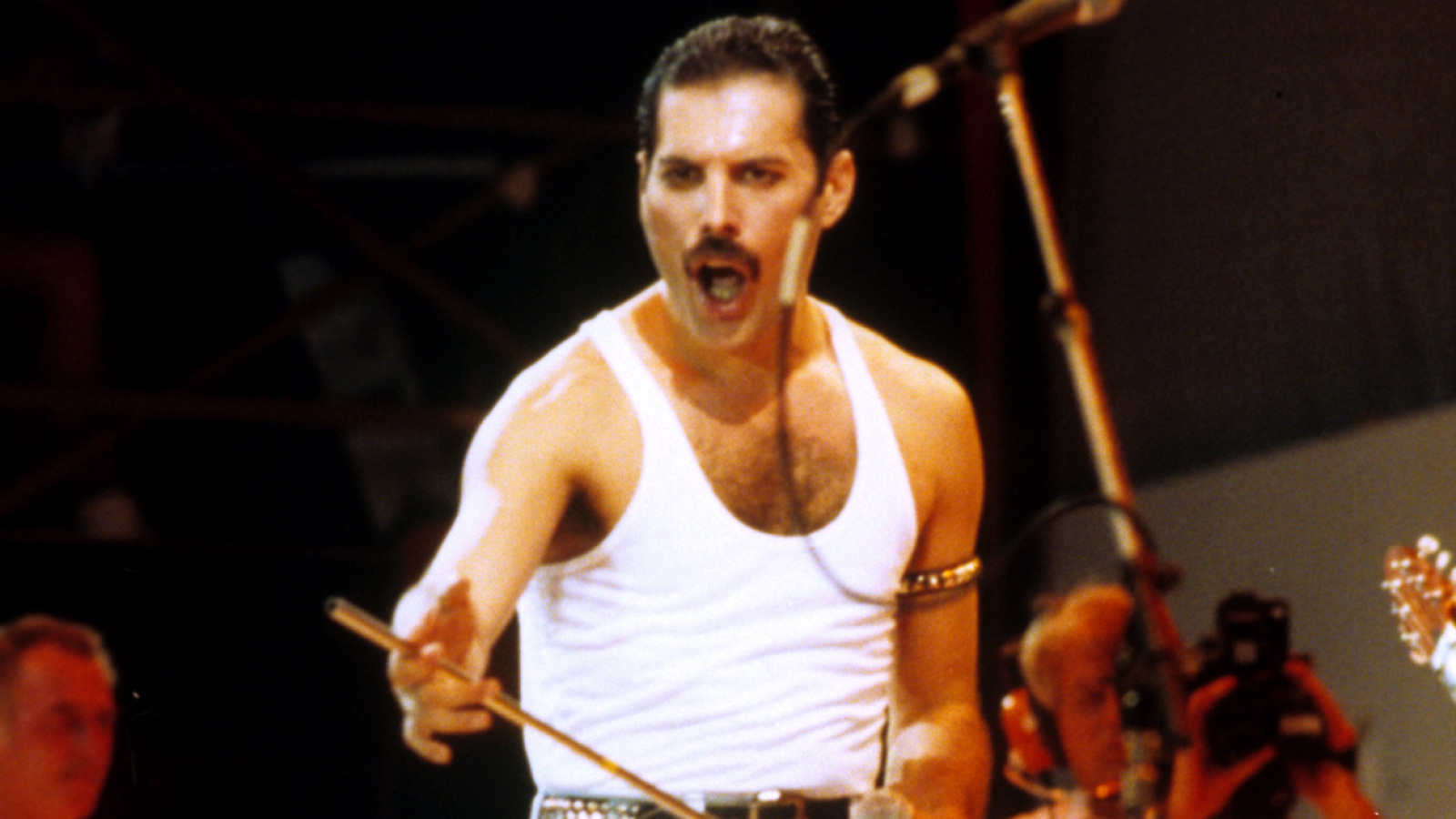 These 20 singers have the most unique voices of all-time | Yardbarker