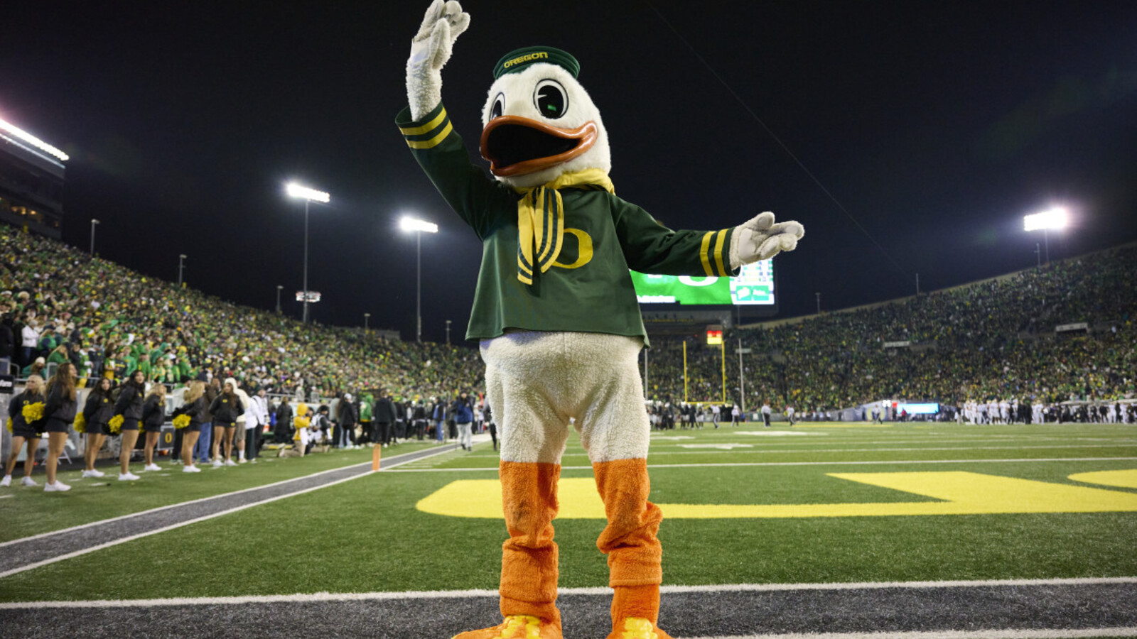 Oregon home opener turns viral after Duck decapitation | Yardbarker
