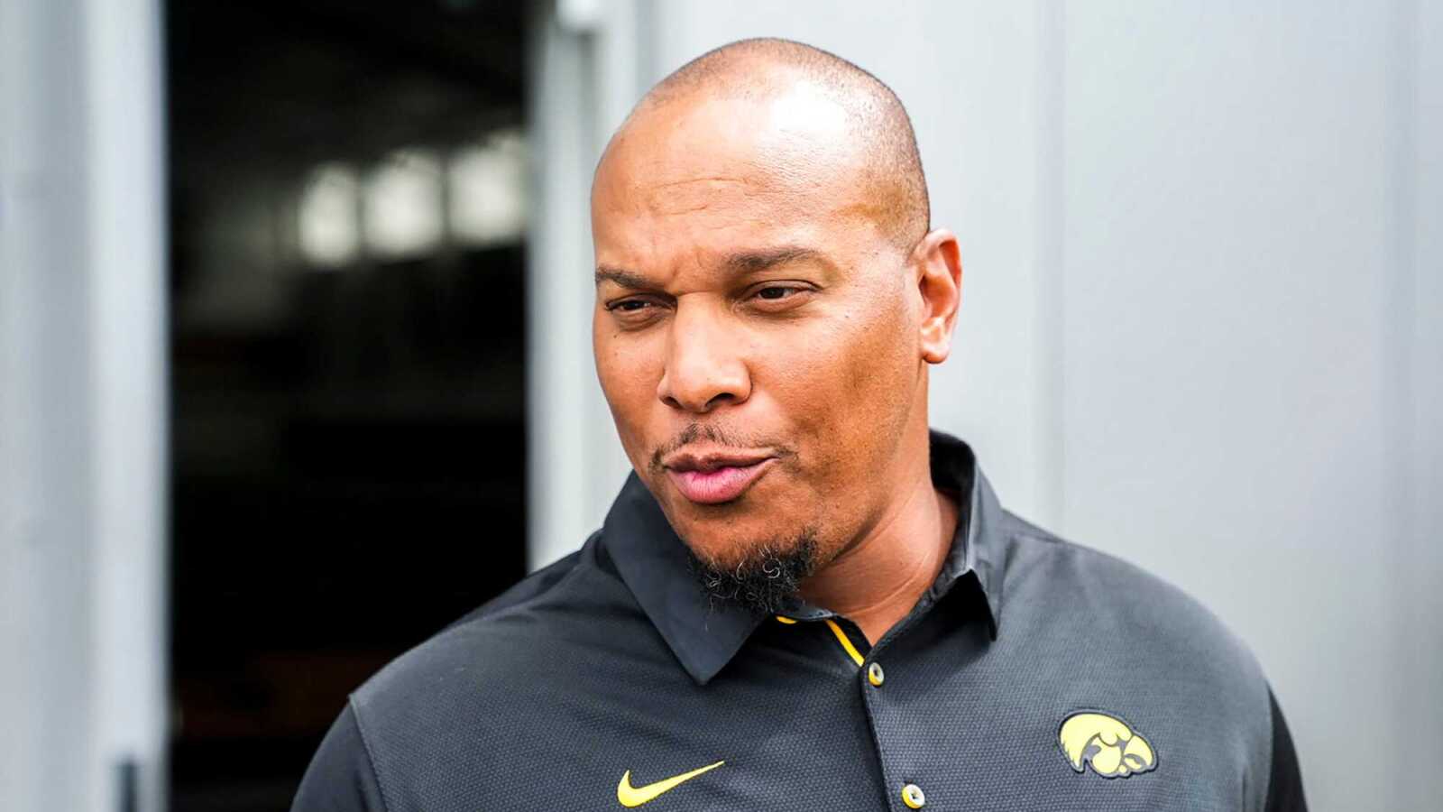 Report: Dolphins Expected to Hire ex-Giants RBs coach | Yardbarker