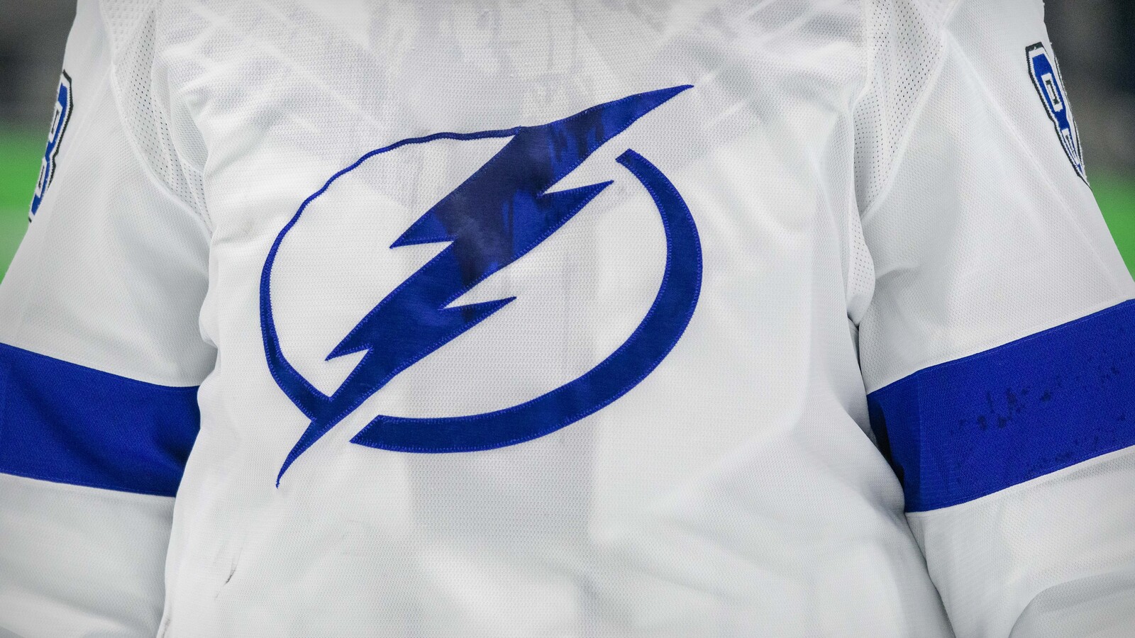 Lightning owner offers $50,000 bonus (minimum) to employees | Yardbarker