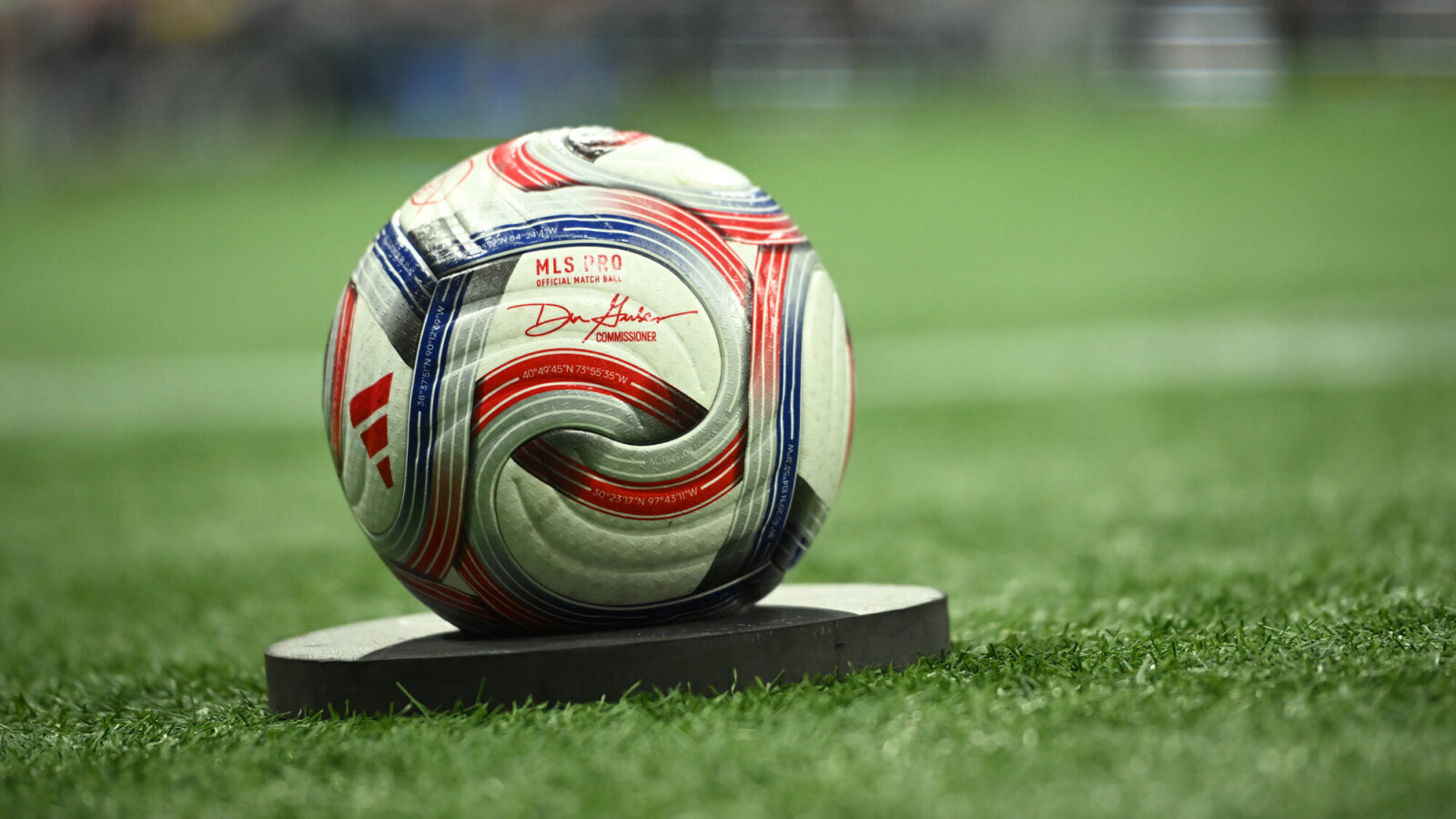 Manchester United goalkeeper wins 2025/26 Player of the Year award ...