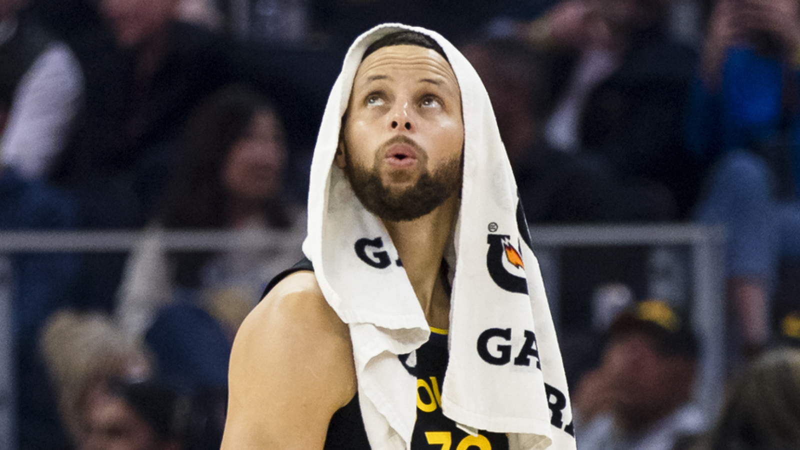 Warriors win with defense after scary Steph Curry fall | Yardbarker