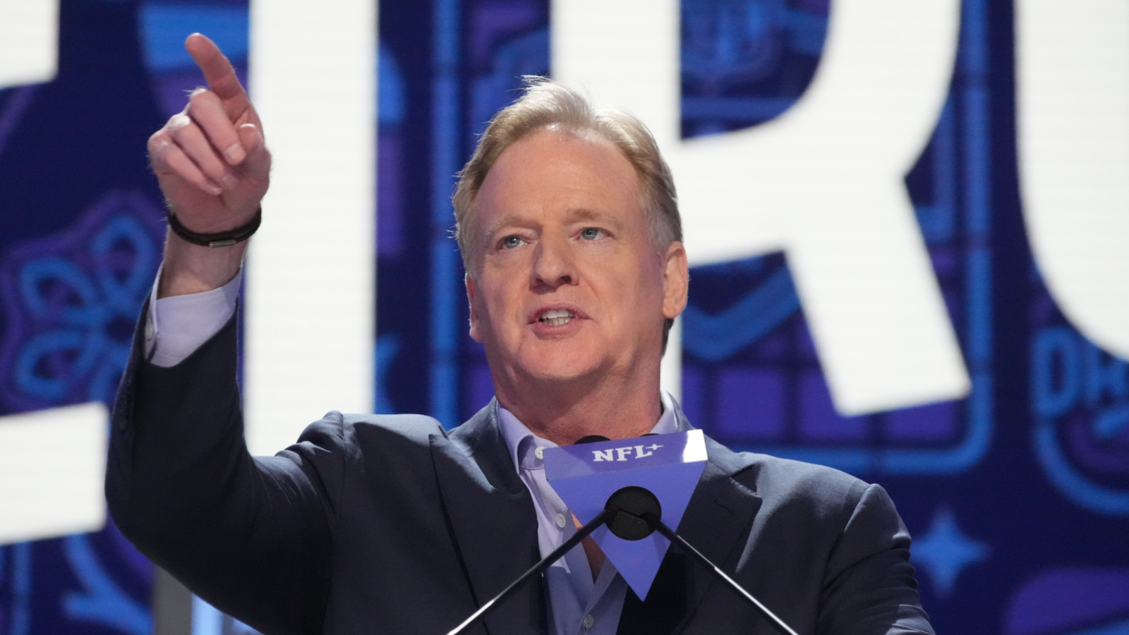 The double-edged sword of private equity in the NFL | Yardbarker