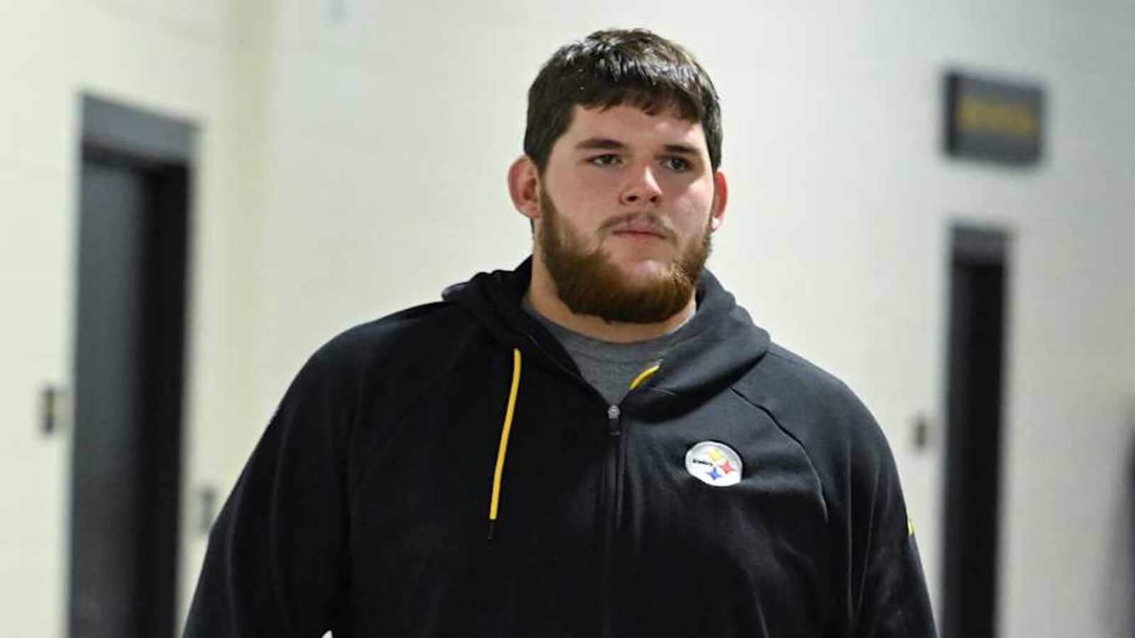 Aaron Rodgers Says There is No Better Center in the NFL Than WVU Alum ...