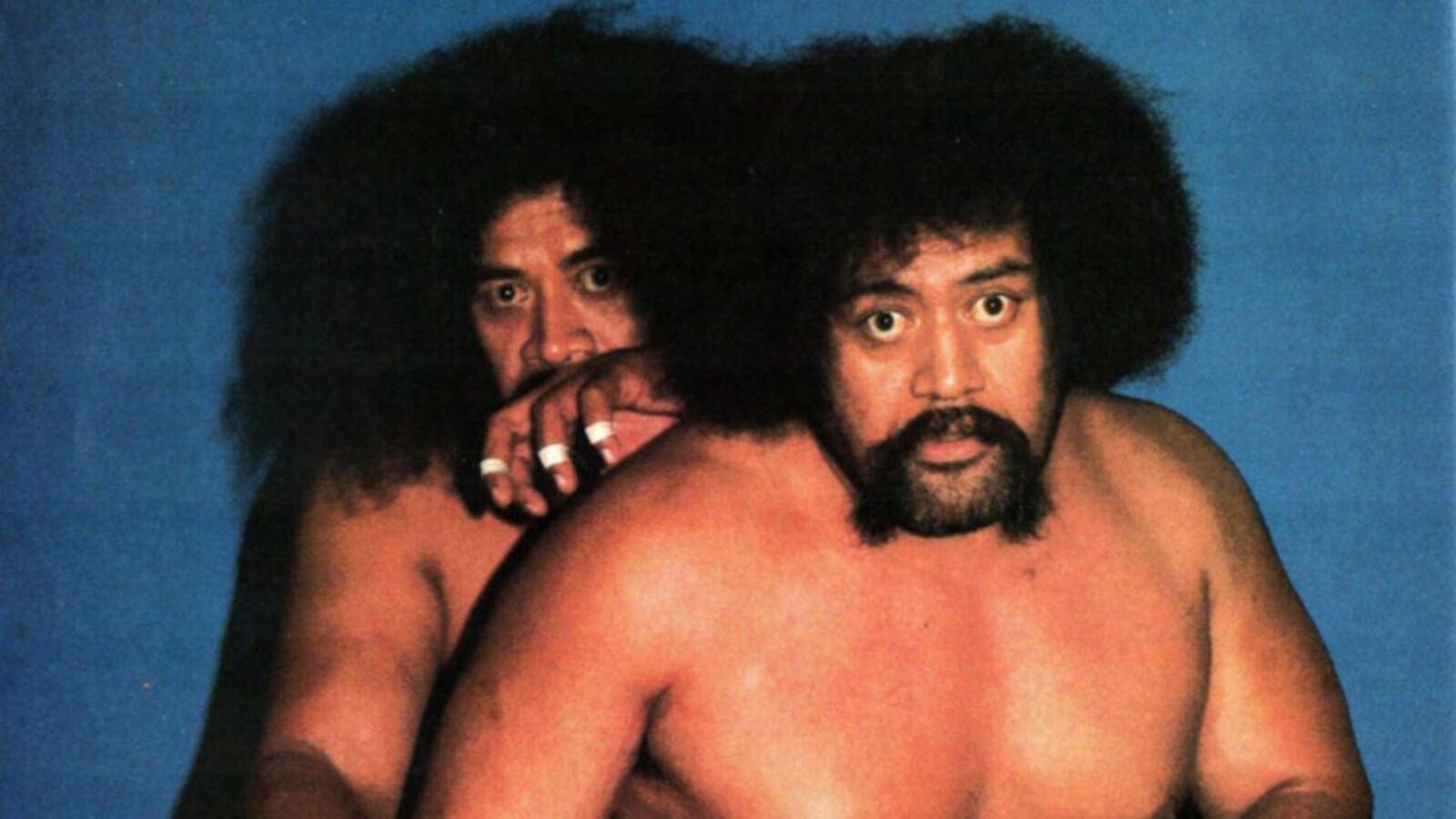 Afa Anoa’i, WWE Hall of Famer of the Wild Samoans Tag Team, Dies at 81 ...