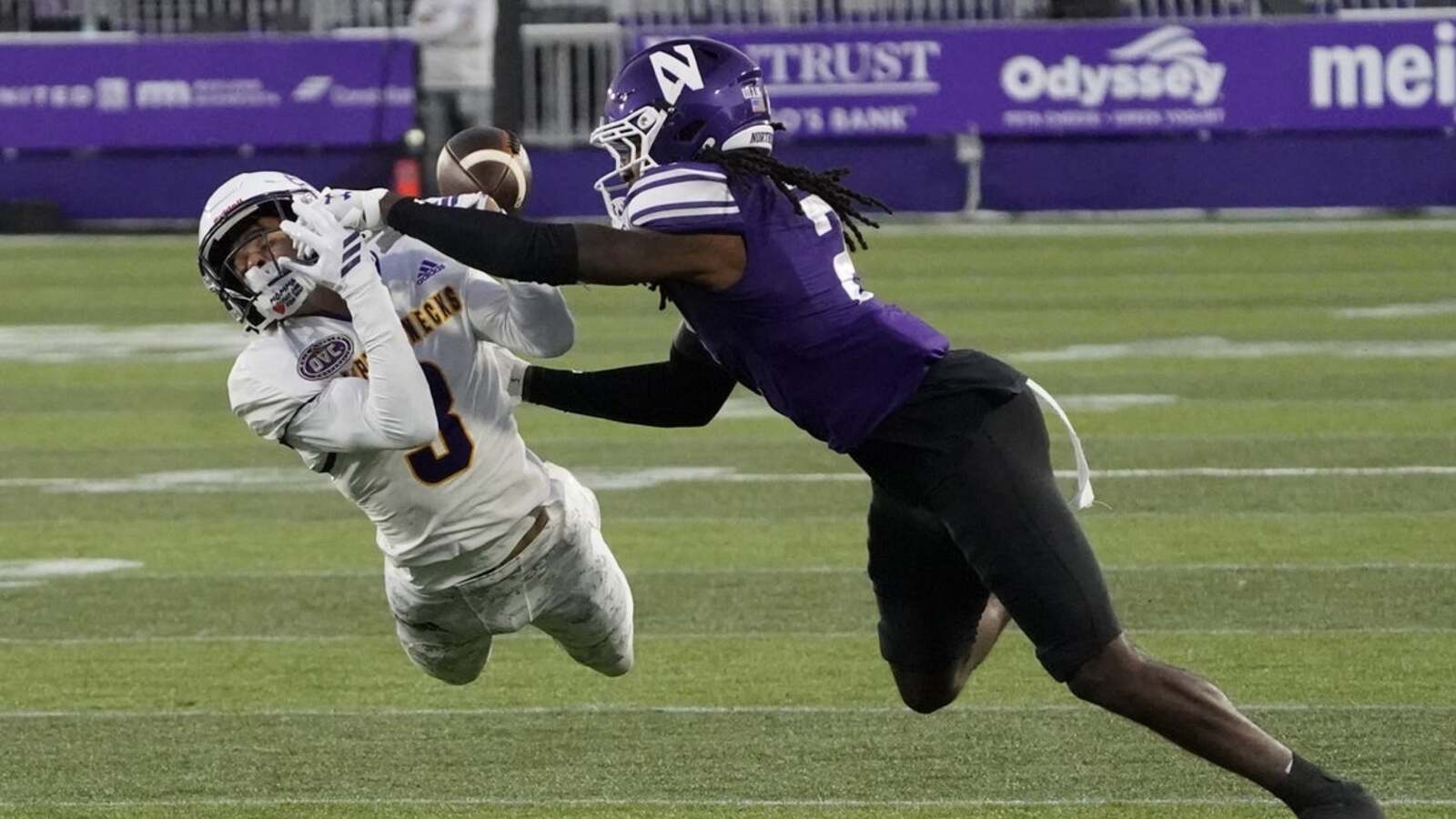 Northwestern rings up 526 yards in rout of Western Illinois | Yardbarker