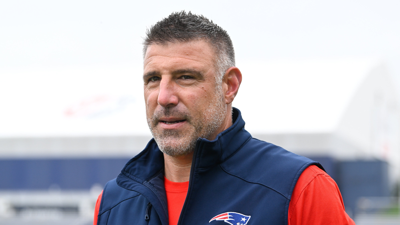 Mike Vrabel roasts reporter Ben Volin for not paying attention | Yardbarker