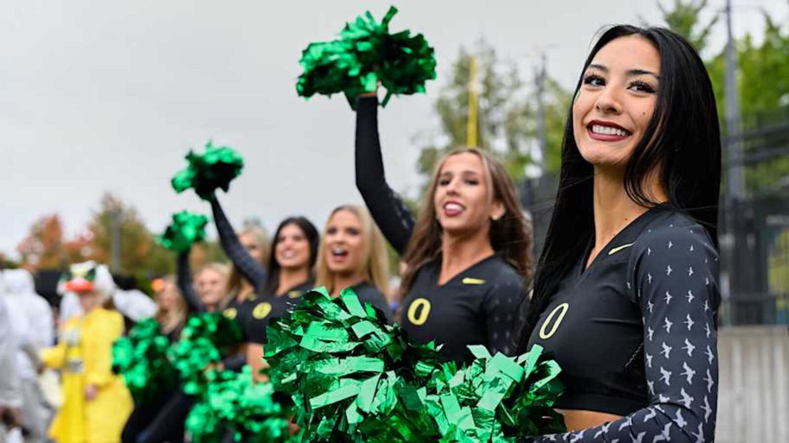 Oregon Ducks Fans Color To Wear vs. Rutgers At First-Ever Matchup ...