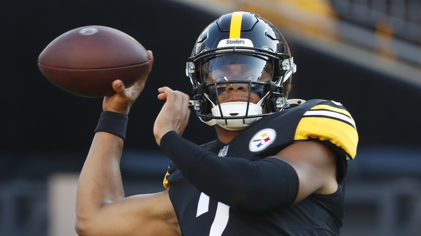 Surprising development in Steelers' QB competition | Yardbarker