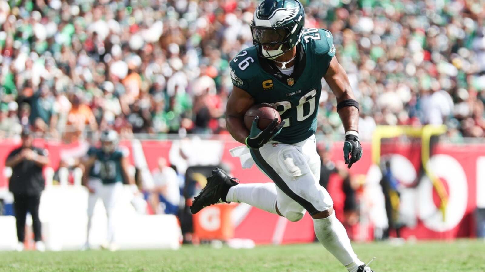 Eagles RB Saquon Barkley appears on injury report with knee issue ...