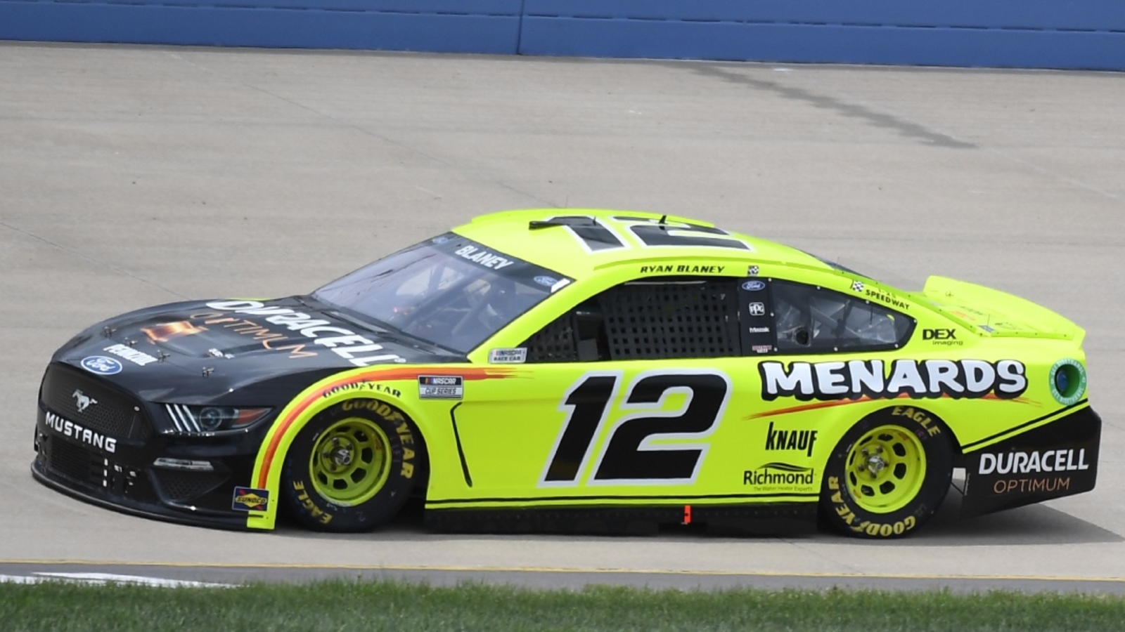 Kevin Harvick voices concern for Penske, Ryan Blaney pit crews after ...